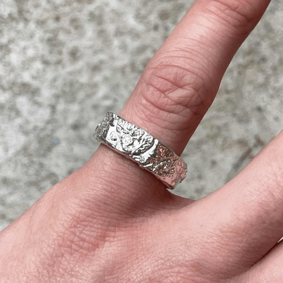French lace ring by The Ouze | Jewellery | V&A Shop